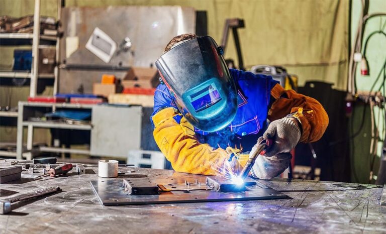 10 Factors to Consider When Choosing a Welding Machine